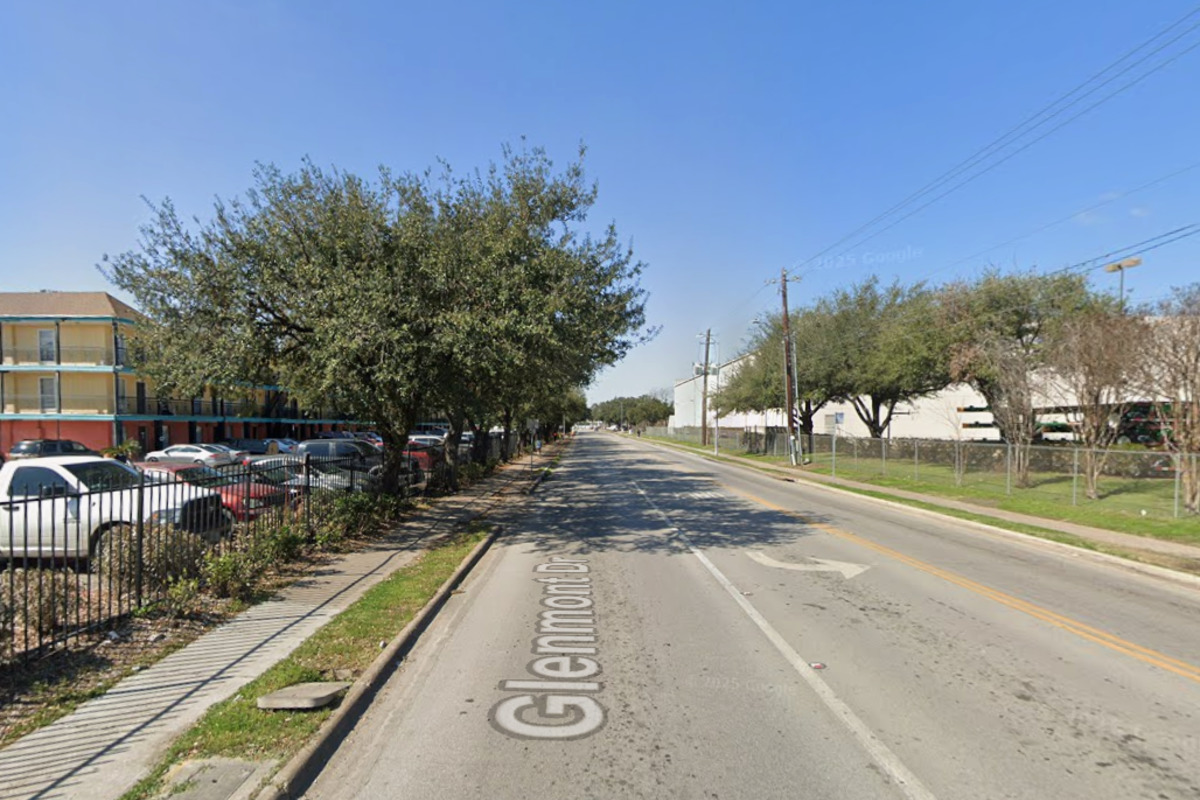 Glenmont Horror, Man Found Shot Dead Between Gulfton Apartments