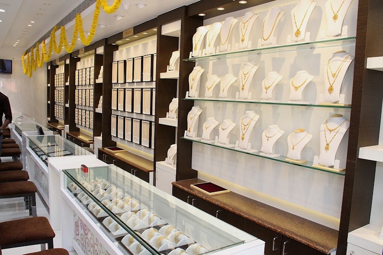 Masked Robbery On Northwest Loop 410 In San Antonio