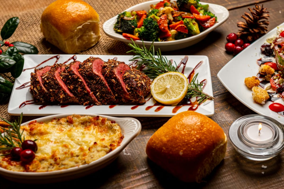 Phoenix Dines Out with Festive Restaurant Menus and Easy Christmas