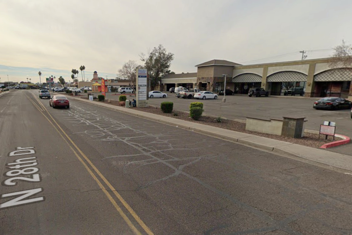 Phoenix Officers Return Fire and Injure Gunman in Late-Night Encounter