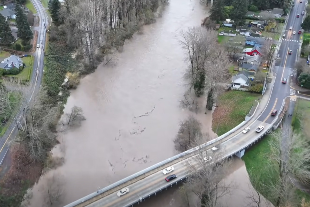 Puyallup Police Issue Flood Warnings and Closures Amid Rising River