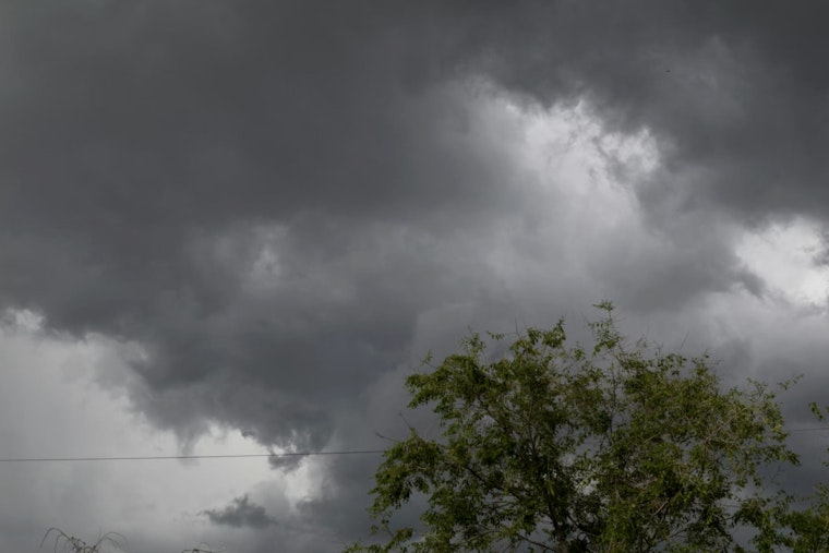 St. Louis Faces Risk of Severe Thunderstorms and Gusty Winds Ahead,