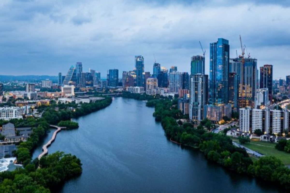 Austin Residents Wake to Freeze and Fog, Warmer Days Ahead, Says