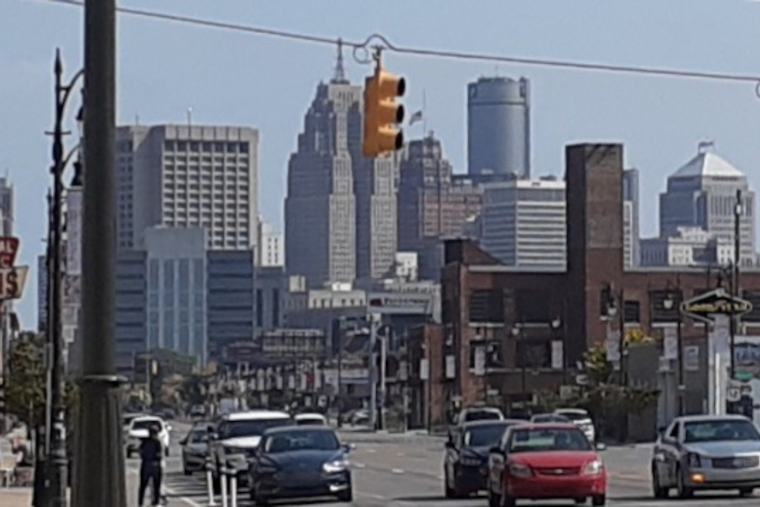 Detroit's Week Ahead: Cloudy Skies and Mild Temperatures with Chances