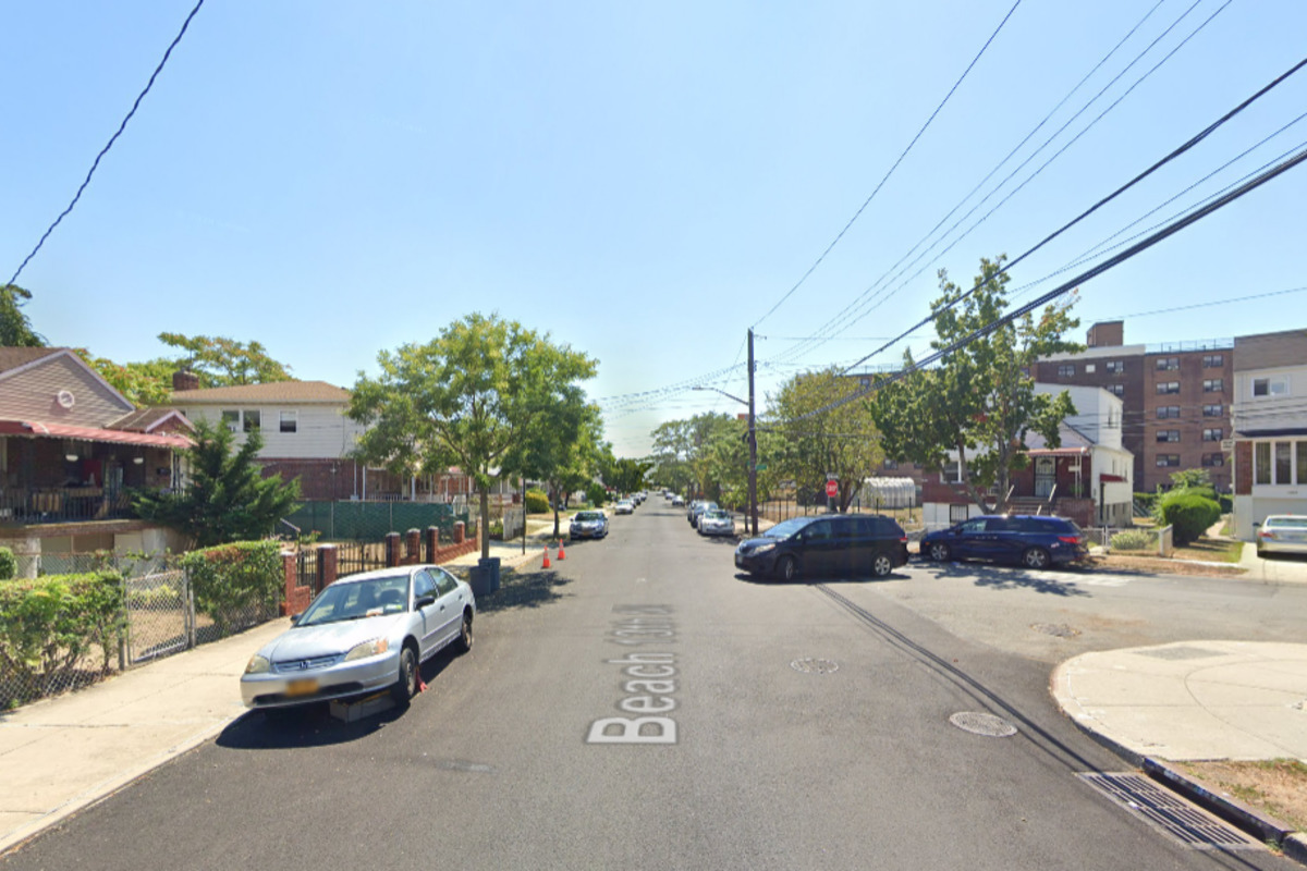 Fatal Stabbing In Far Rockaway Queens Leaves One Man Dead Amid