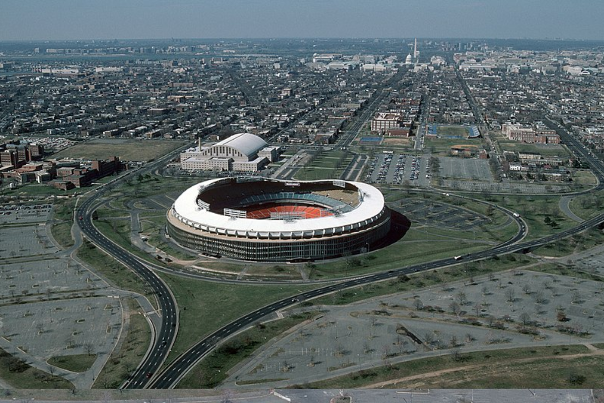 Mayor Bowser and Ward 7 Discuss Vision for RFK Stadium Site Amid