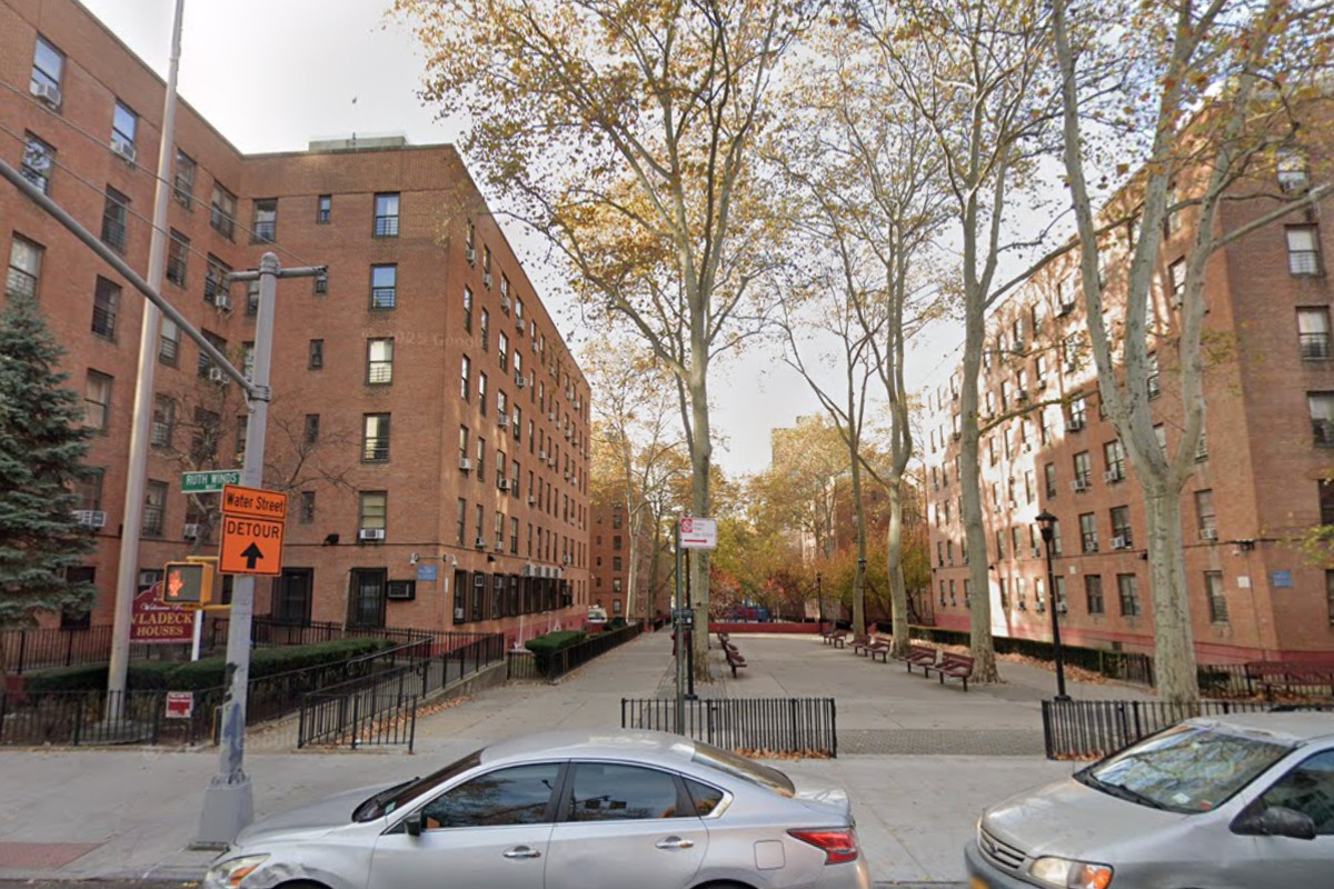 NYPD Detective Shot While Serving Warrant in Manhattan, Suspect Edwin