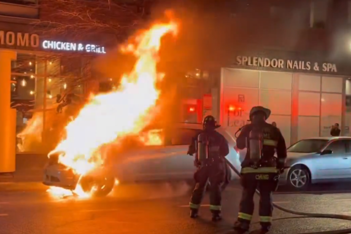Quick Action by DC Firefighters Extinguishes Car Blaze in Southwest