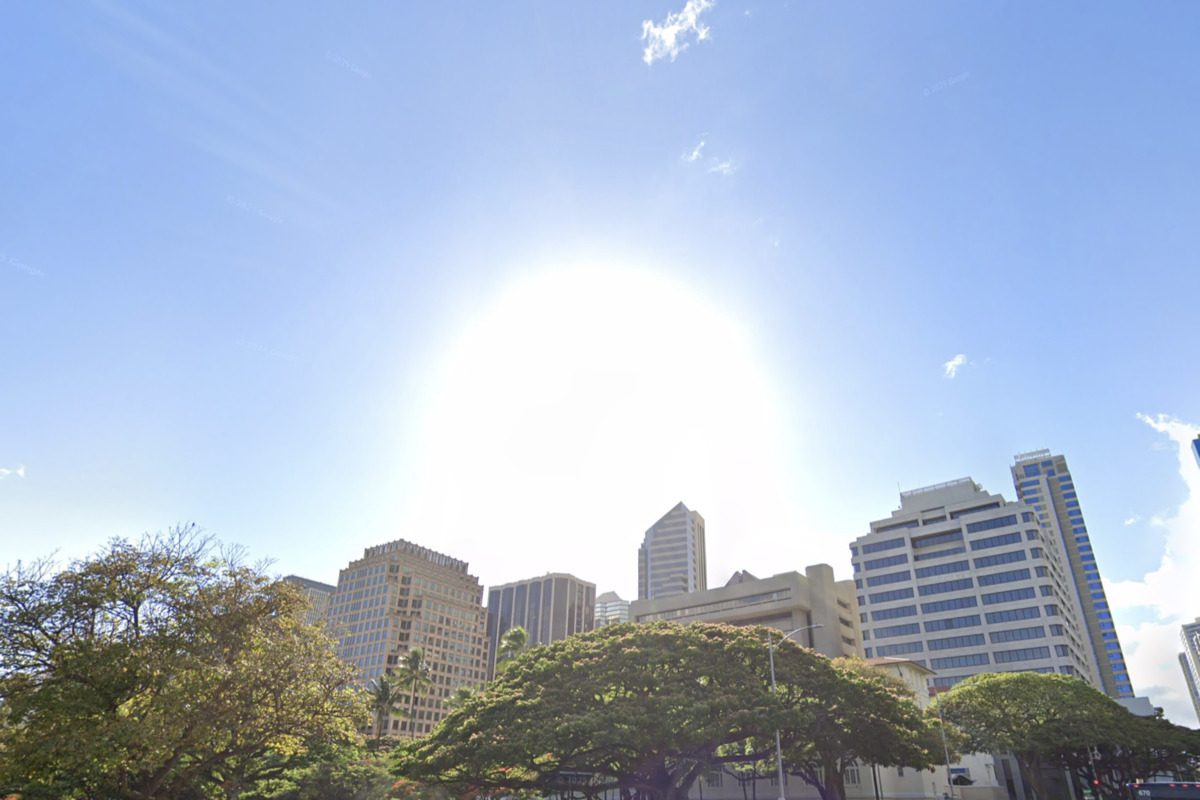 Stable Weather and Light Winds Expected in Hawaii as High Surf