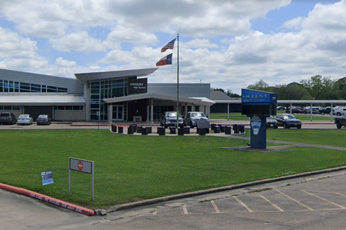 Sweeny High School Students Evacuated Amid Unspecified Law Enforcement