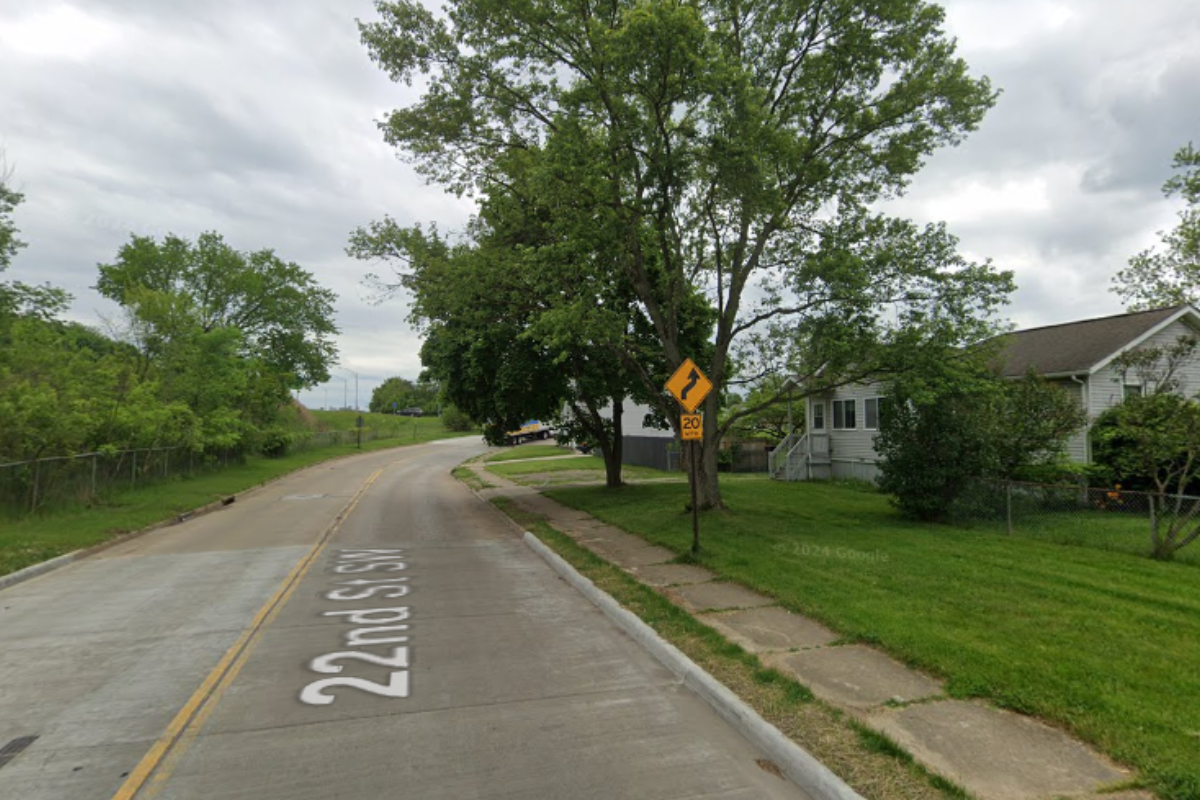 Akron Police Seize Drugs and Stolen Firearm, Arrest 30-Year-Old