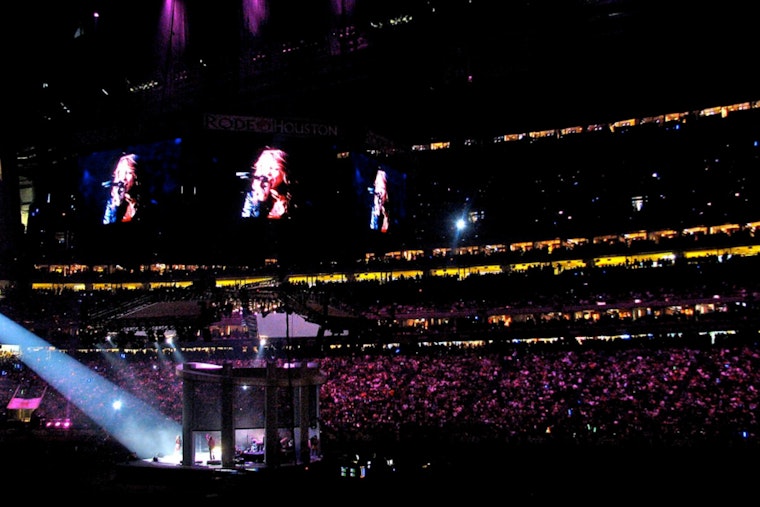 Electrical Fire Halts Journey Concert at Rodeo Houston During "Don't