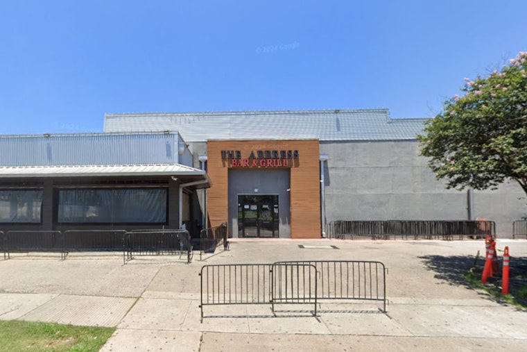 Five Injured in Early Morning Shooting at Houston Nightclub, Gunman at