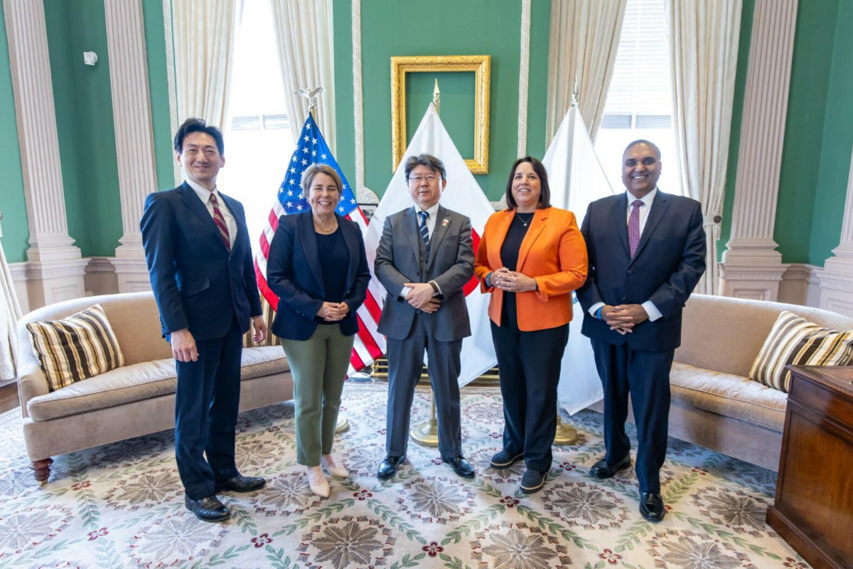 Governor Healey and Japanese Consul General Takahashi Strengthen
