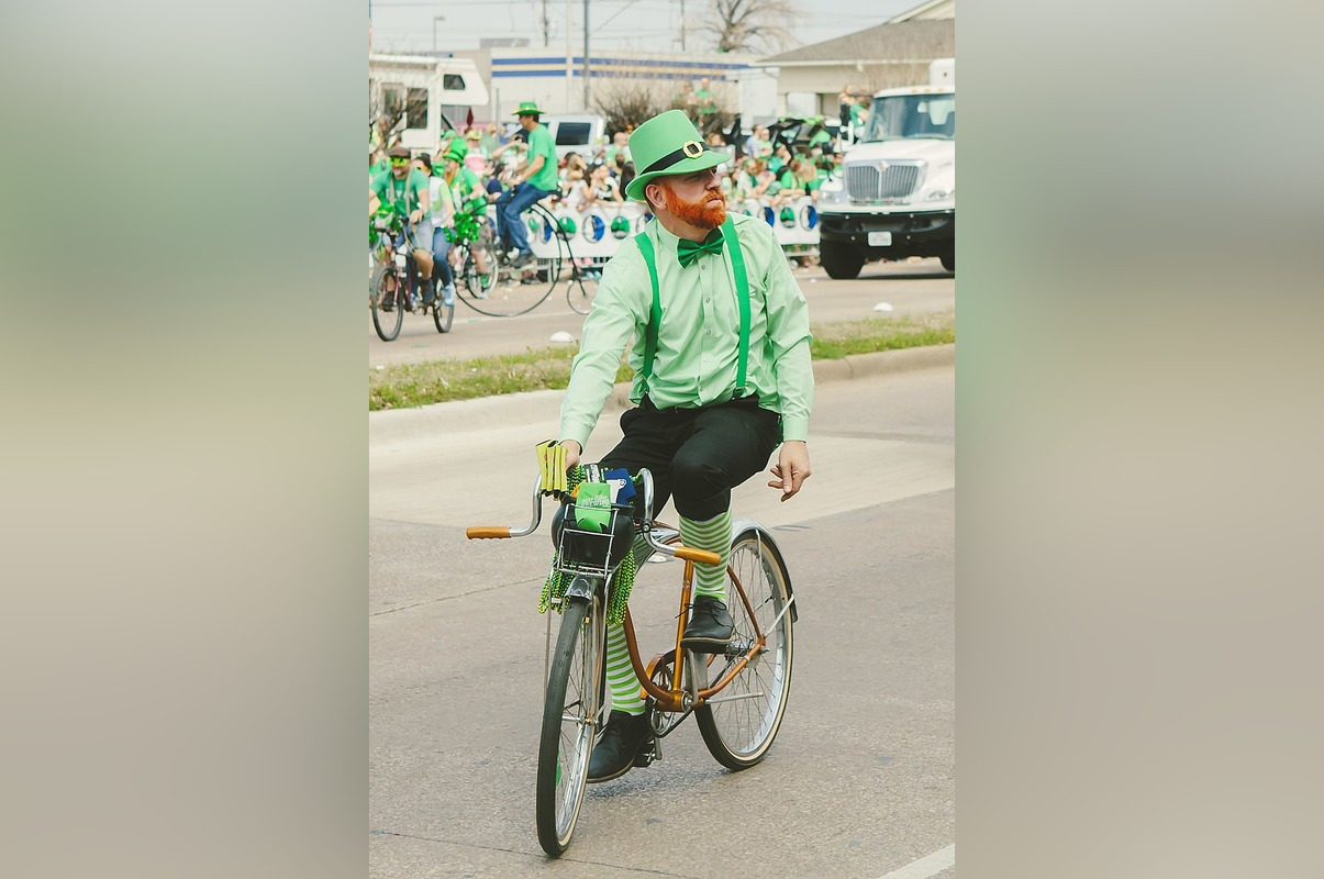 St. Patrick's Day Evolution: From Solemn Blue to Nationalistic Green