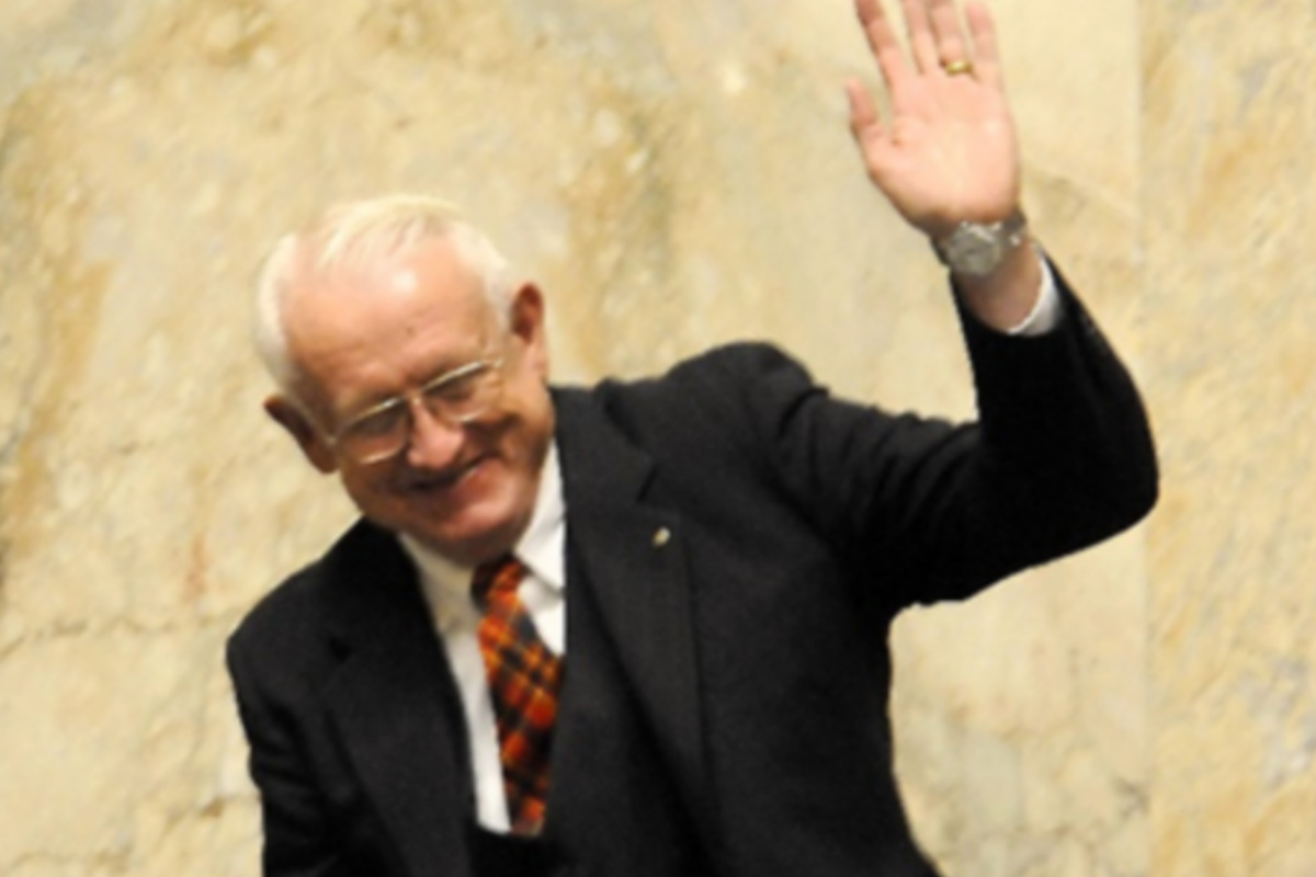 Washington Mourns the Loss of Ralph Munro, Celebrates His