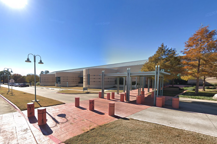 Euless Library Foundation Hosts Delightful Book Sale Event: Indulge in