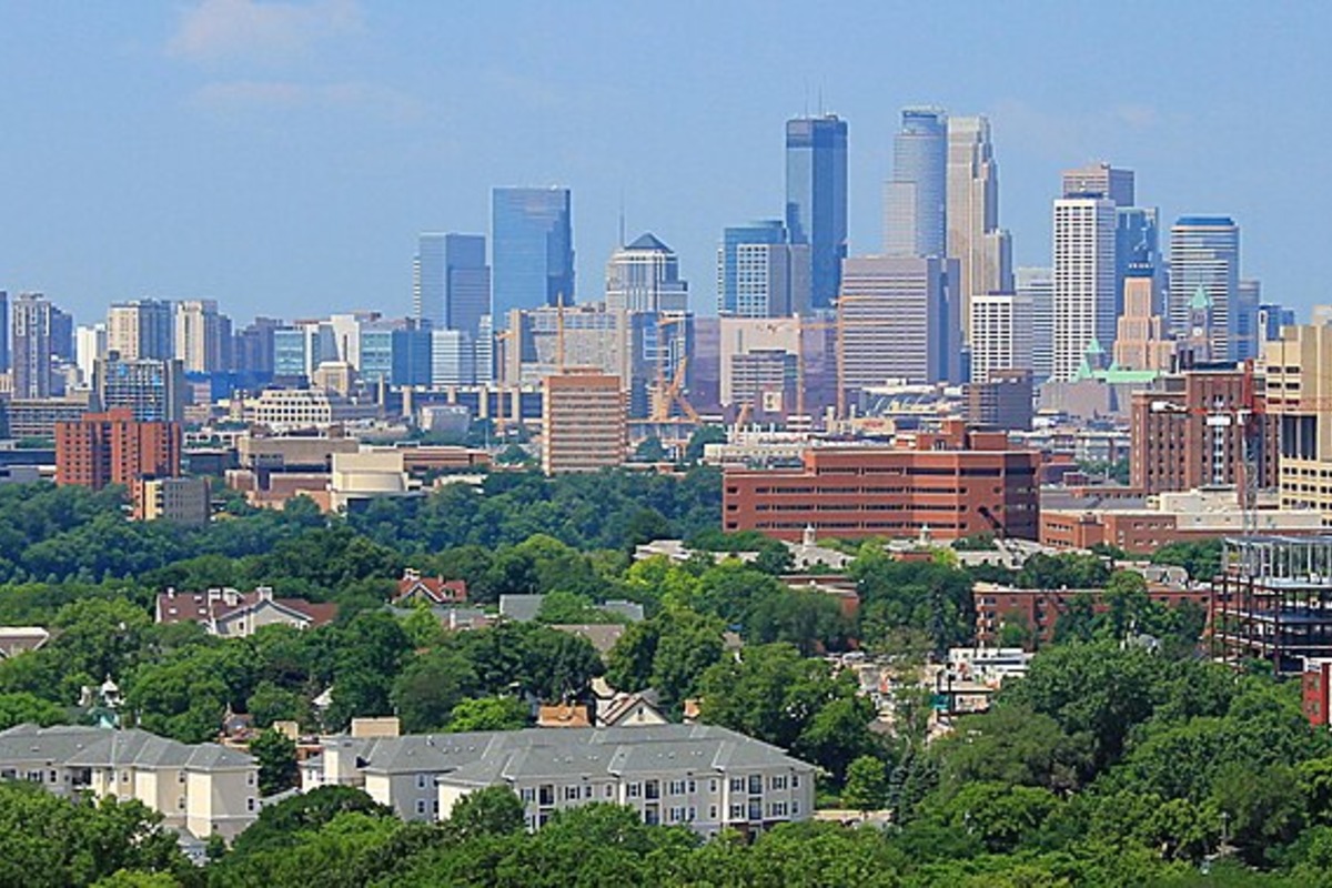 Minneapolis Braces for Mixed Weather, Gusty Winds, Possible Showers,
