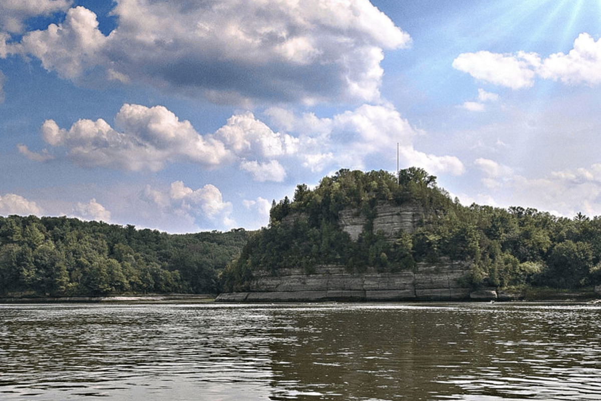 Mother and Child Airlifted After 30-Foot Fall in Starved Rock State