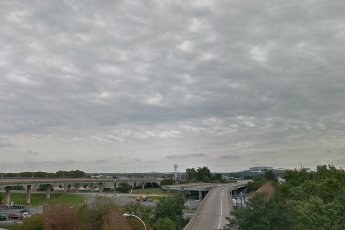 Philadelphia Grapples with Cool Rain and High Winds