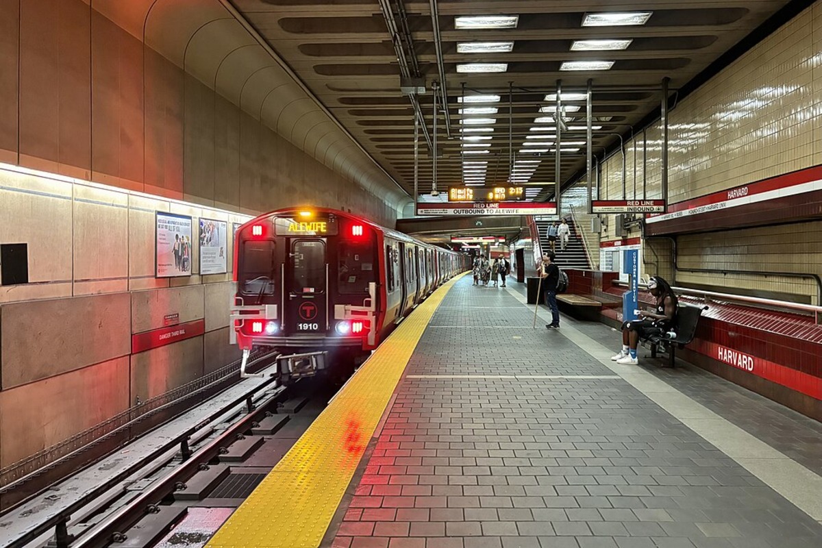 Red Line Delays in Cambridge, MBTA Urges Commuters to Seek