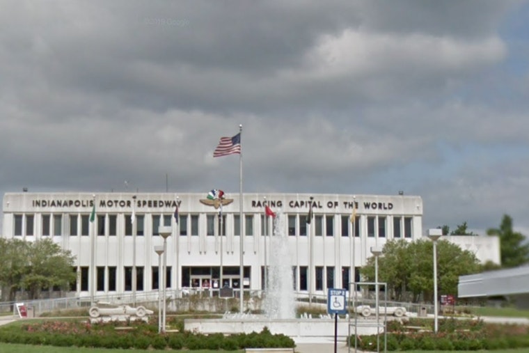 Engines Rev and Crowds Buzz at 109th Indianapolis 500 as Legends,