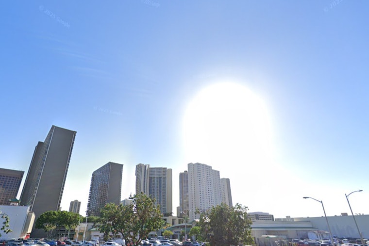 Expect Showers and Trade Wind Shifts in Honolulu as Pacific Trough