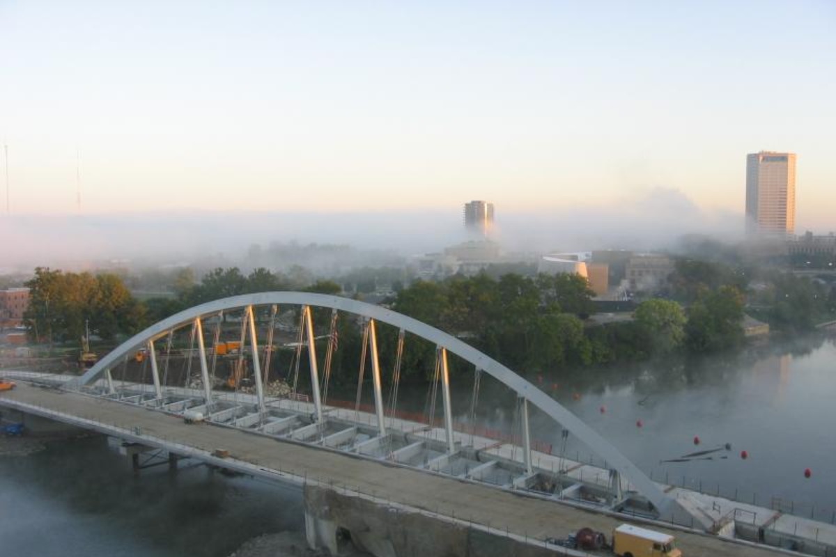 Fog, Drizzle, and Scattered Showers Set to Affect Columbus,