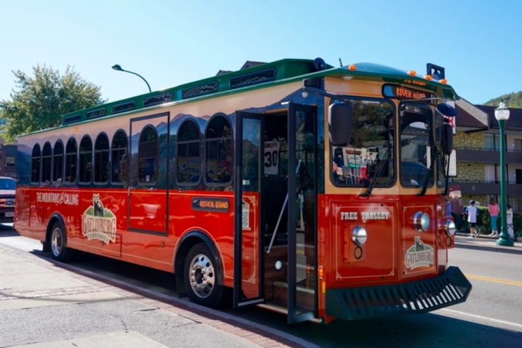 Gatlinburg Trolley Schedules Extended Hours for Summer Season Rush