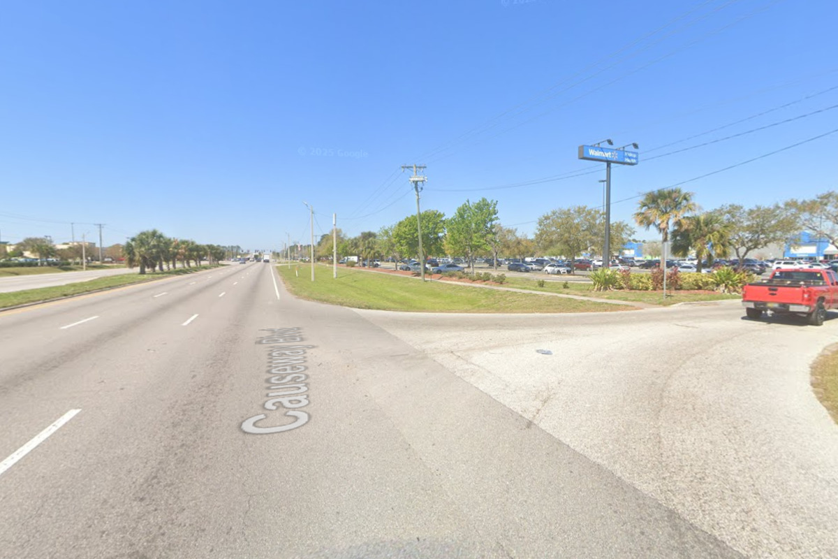 Hillsborough County Deputies on the Hunt for Suspect in Brandon Road