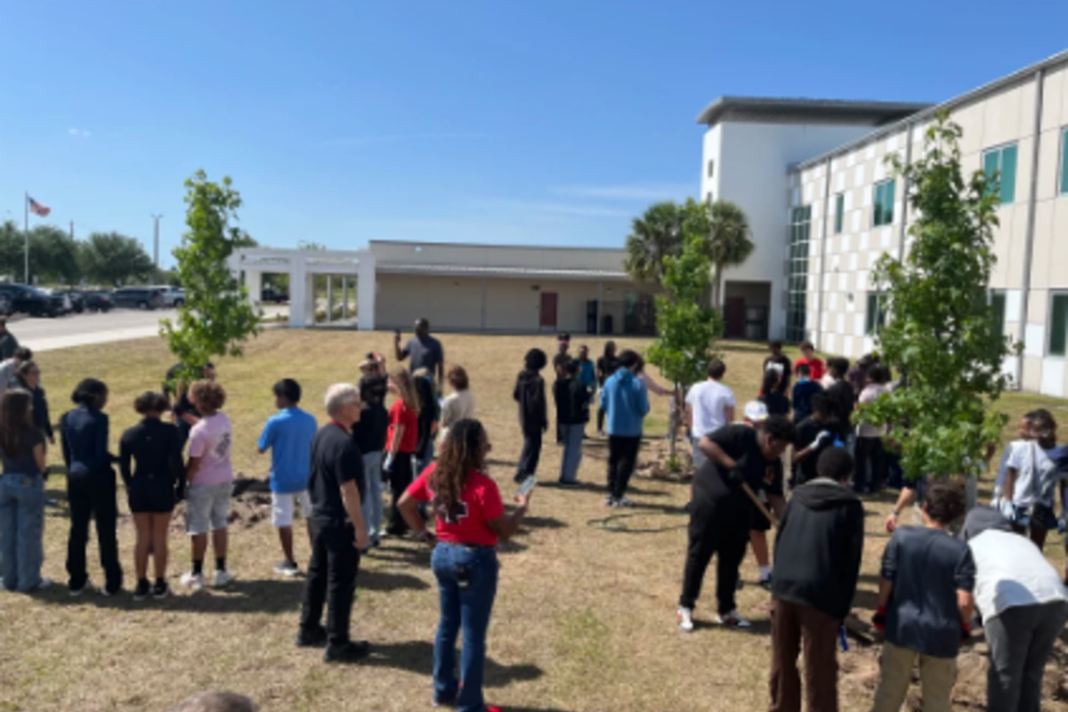 Hillsborough County Students Plant Trees to Learn About Environmental