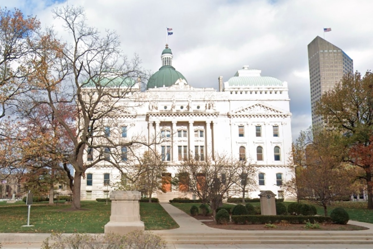 Indiana Students Step into Lawmaker Roles During House Page Program