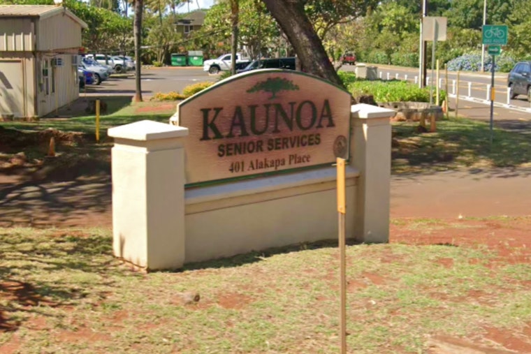 Maui Community Mobilized to Craft Leis for Veterans Ahead of Memorial