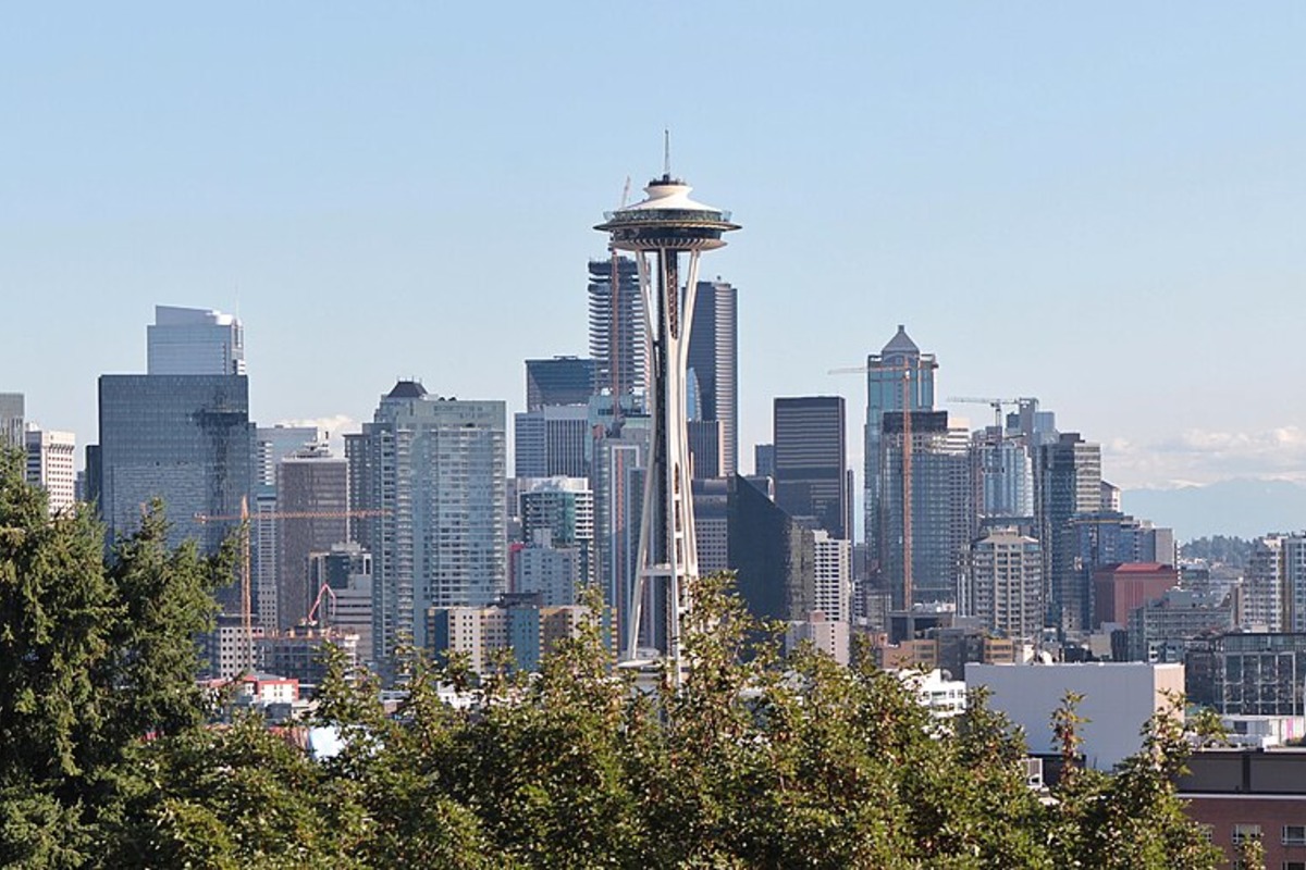 Seattle Welcomes Sunny Skies and Warm Weather, Showers Expected for