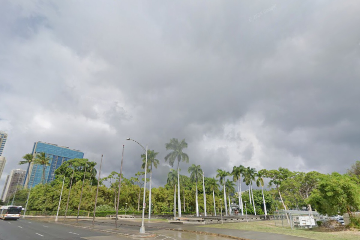 Windward Oahu and Kauai Face Rain Showers, Breezy Trade Winds Prompt