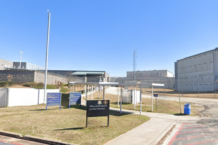 Clayton County Jail Security Specialist Charged With Smuggling