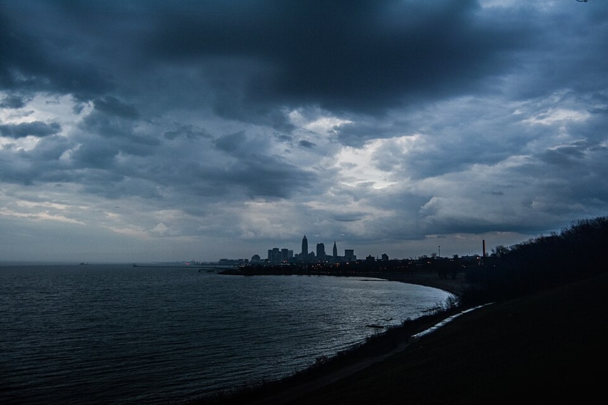 Cleveland Grapples with Fickle Weather: Rain, Thunderstorms, and Fog