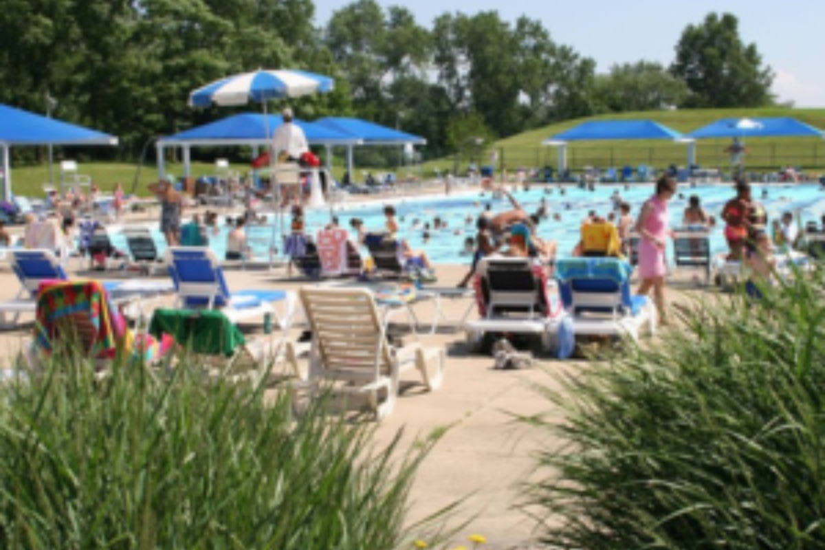 Cleveland Heights Swimmers Dive into Summer at Thornton Park Pool Amid