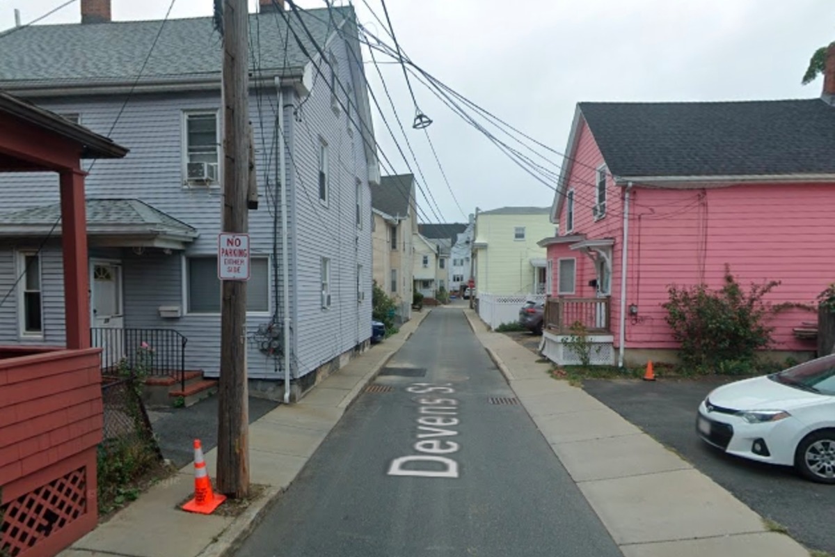 Everett Firefighters Battle Intense Blaze on Devens Street in Extreme