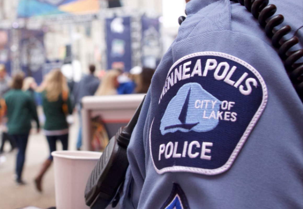 Federal Agents Execute Search Warrant in South Minneapolis Amid Drug