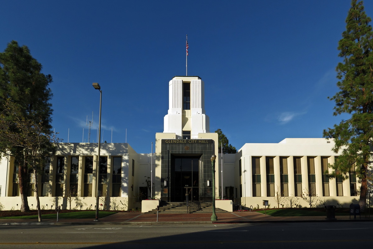 Glendale City Council Adopts Balanced Budget Amidst Financial