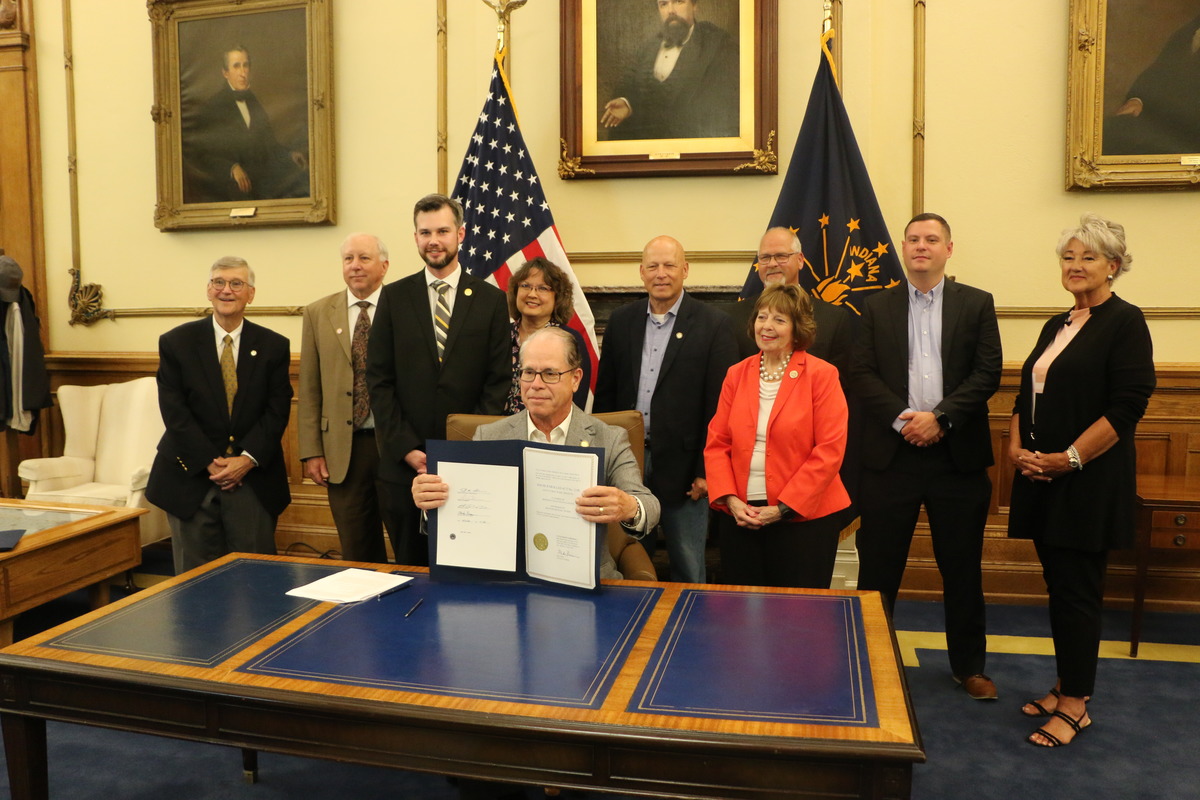 Gov. Mike Braun Signs Legislation to Boost Local Government Efficiency
