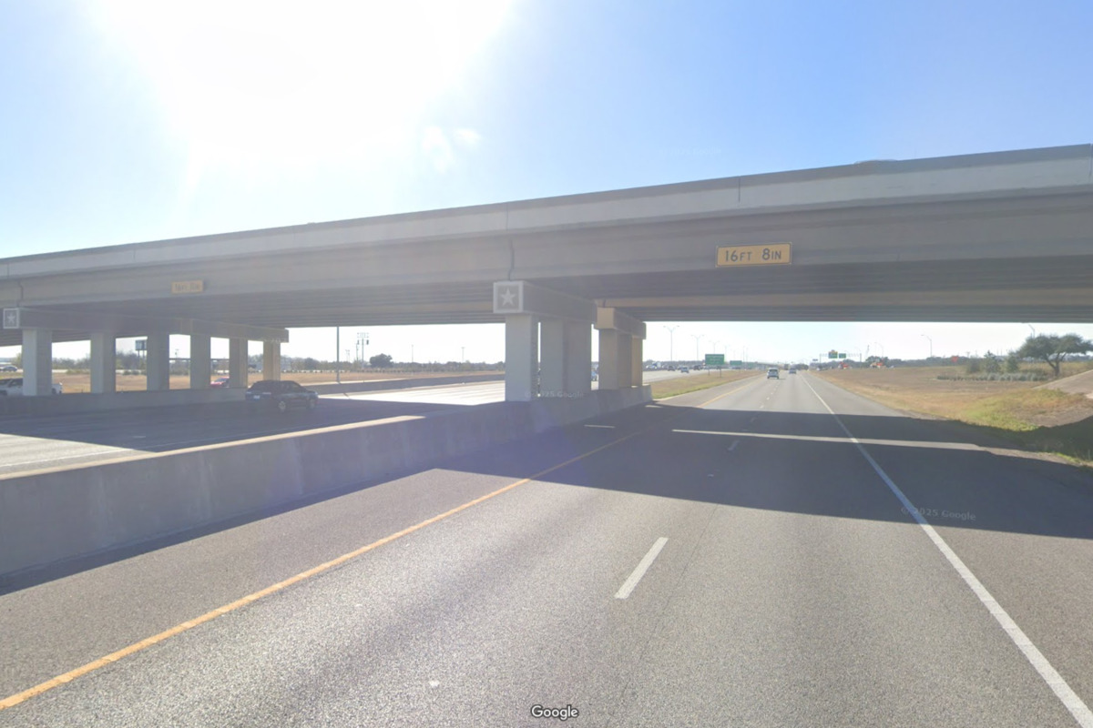 I-35 in Georgetown Reopens After 18-Wheeler Strikes Bridge, Repairs on