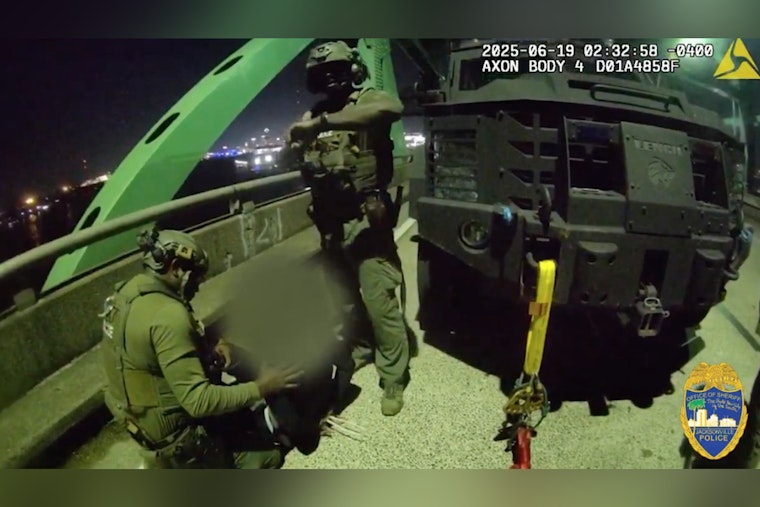 Jacksonville SWAT Team and Patrol Officers Save Woman from Potential