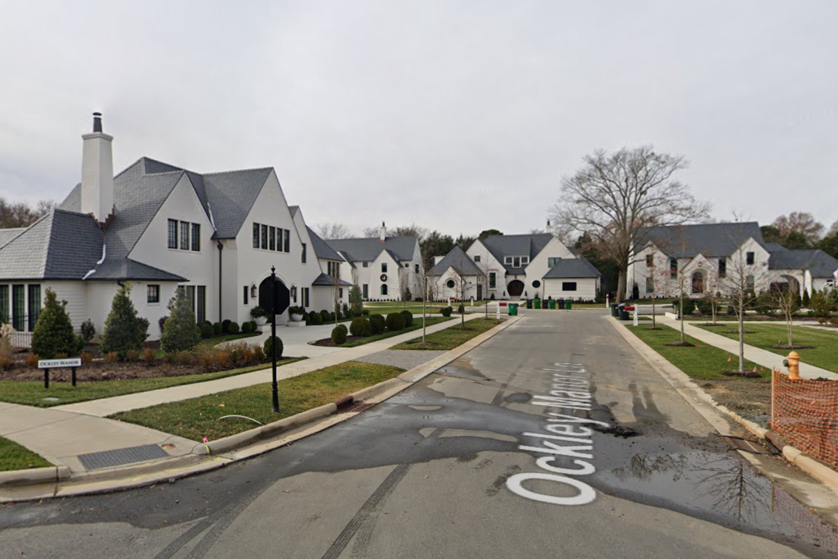 Man Found Dead in South Charlotte Swimming Pool, Death Investigation