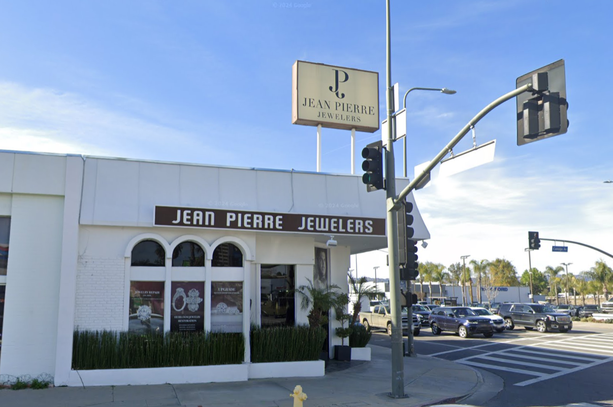 Masked Thieves Suspected of Burglary in Woodland Hills Jewelry Store