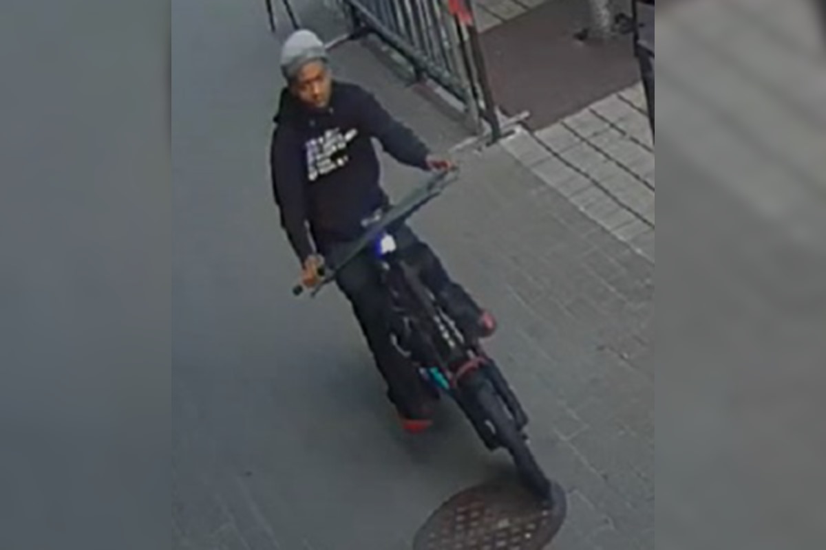 Metropolitan Police Seek Public's Help to Apprehend Suspect in