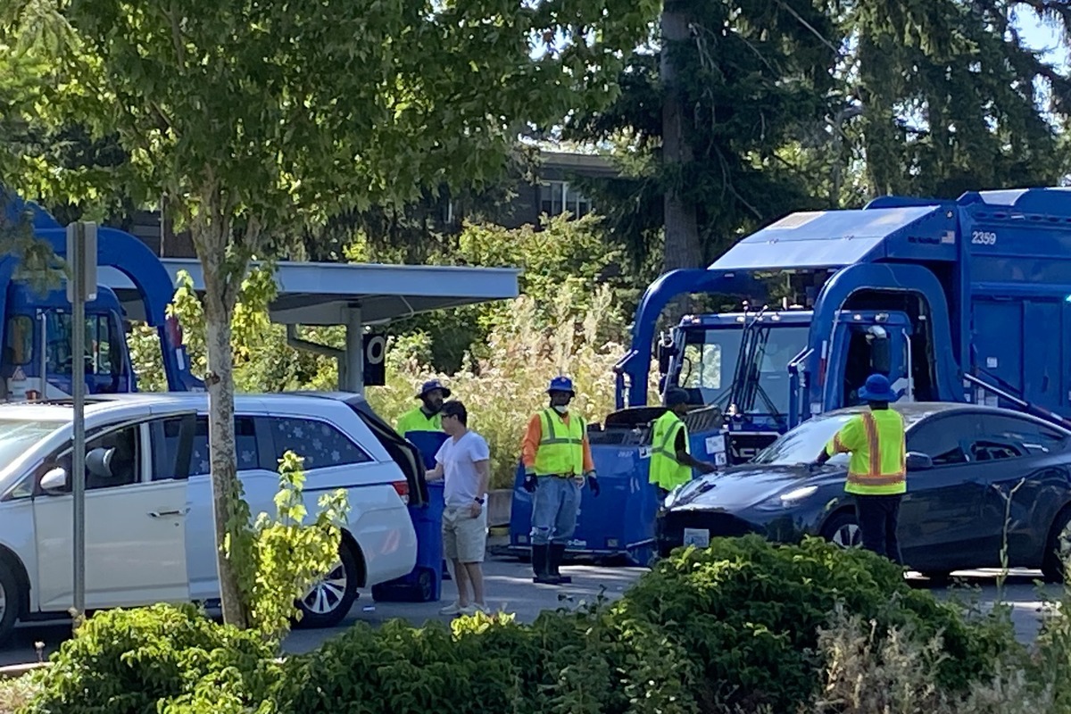Bellevue Sets Up Temporary Waste Drop-Off at Odle Middle School Amid
