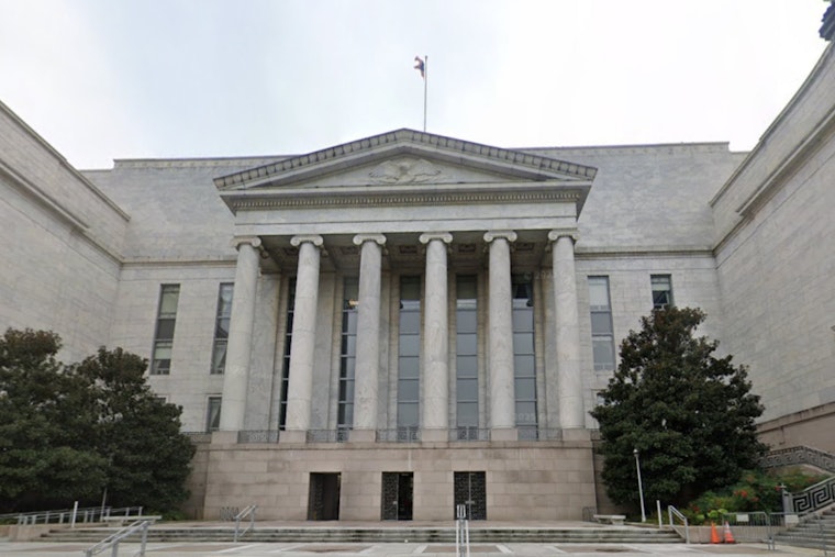 Bipartisan Lawmakers Introduce SCORE Act to Establish National NIL