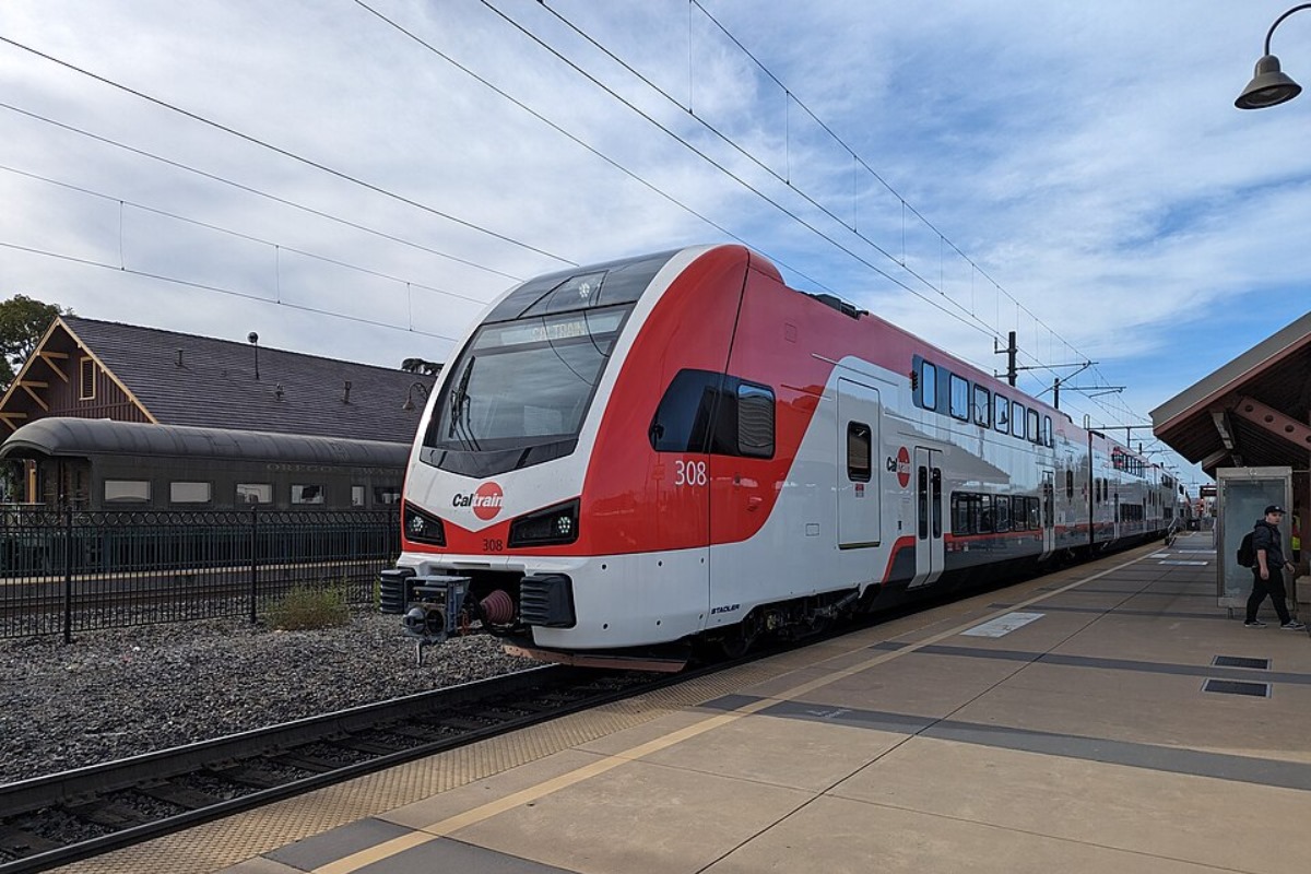 Caltrain Honored with 2025 Commuter Rail Safety Gold Award for